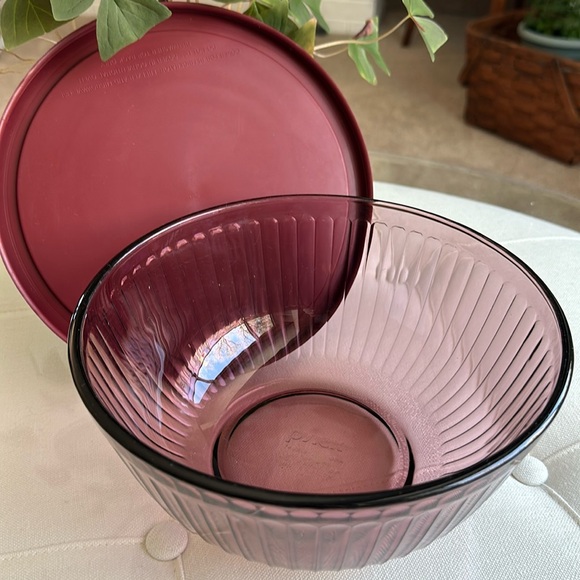Pyrex | Dining | Pyrex Cranberry Ribbed Sculptured Cup 25 L Mixing Bowl ...